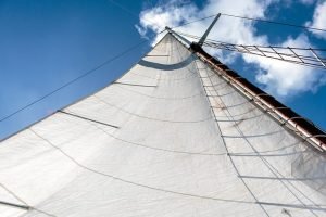 Qué es una vela de barco: Parte imprescindible de varias embarcaciones ...